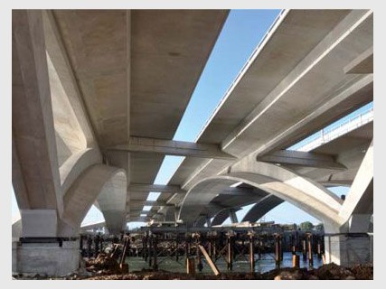 Un nouveau pont se dresse sur les rives marocaines (diaporama)