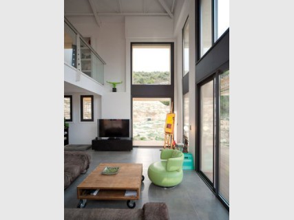 Une maison en acier aux ouvertures démesurées (diaporama)