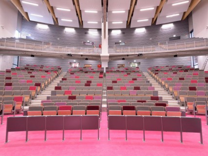 Un nouvel amphi de 900 places pour l'Université catholique de Louvain