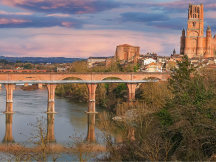 A Albi, une passerelle ultra légère en symbiose avec le viaduc historique